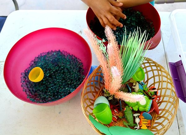 frog pond sensory bin materials – Fun Littles